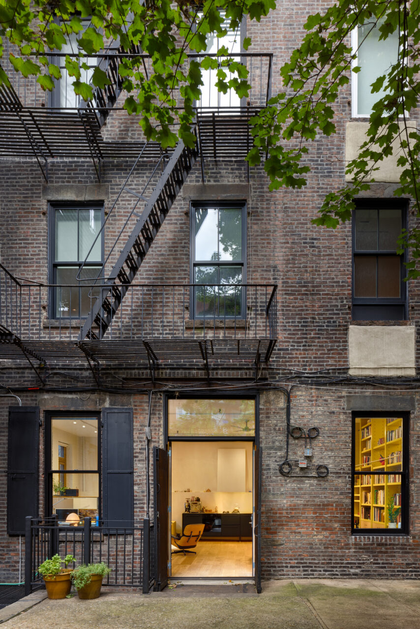 PRODUCTORA designs a loft-like home in SoHo