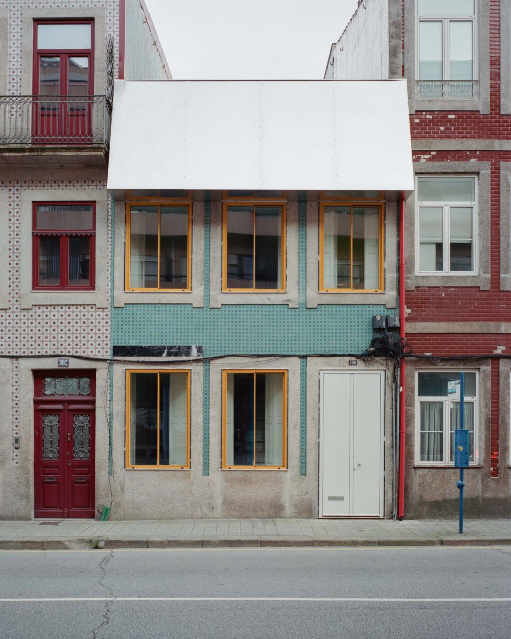 fala atelier disrupts a house with poles and color